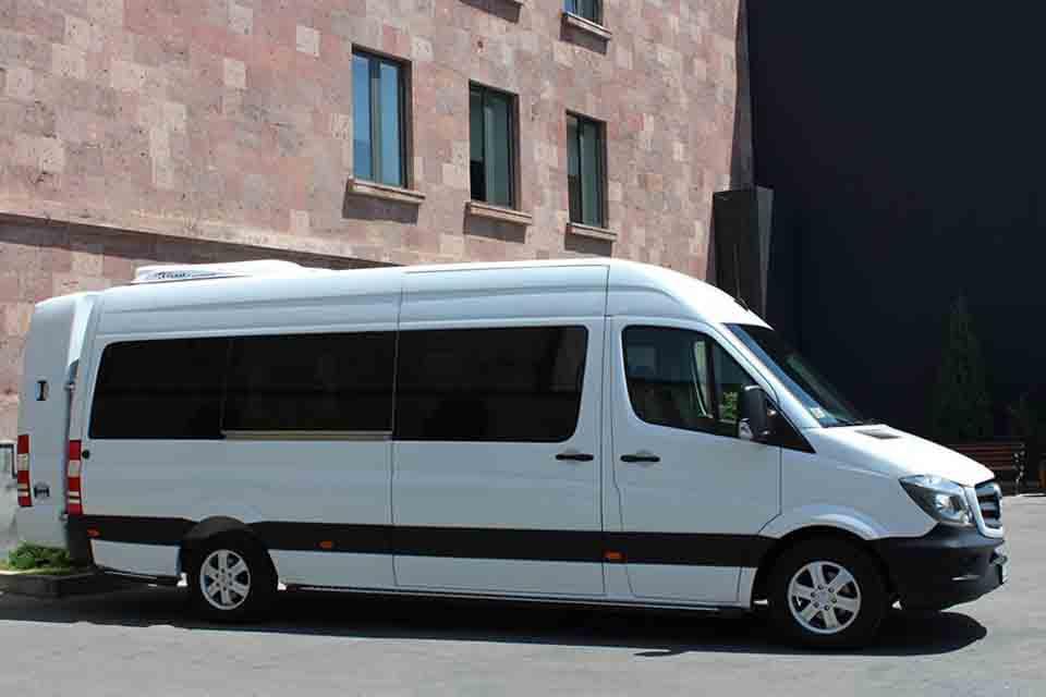 Mercedes-Benz Sprinter, 17+1 seats